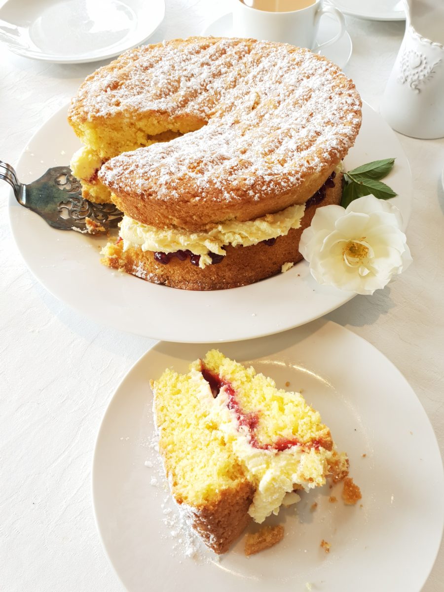 Day 13 – Victoria Sandwich Cake – Walters Nougat